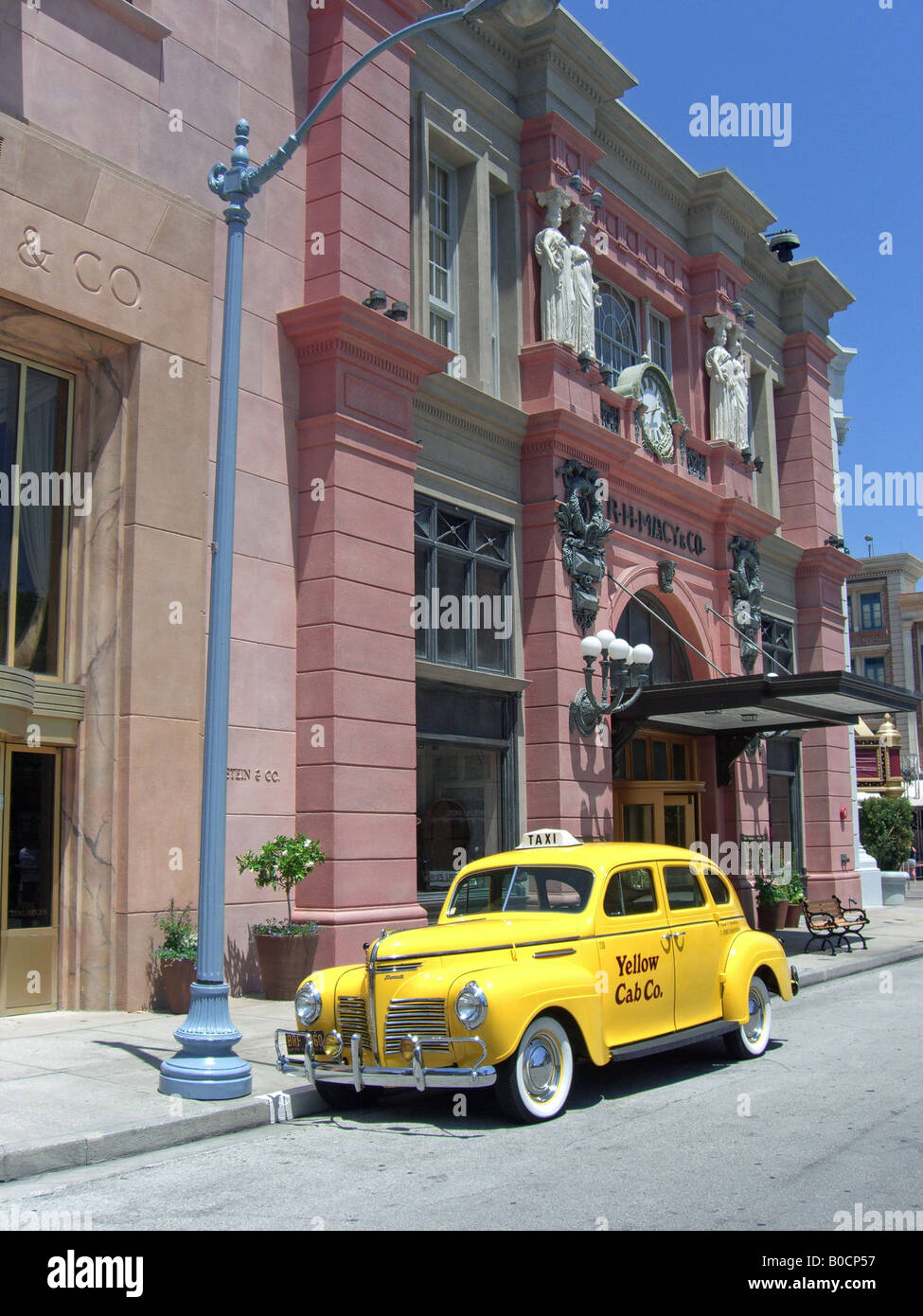 Yellow cab universal studios hi-res stock photography and images - Alamy