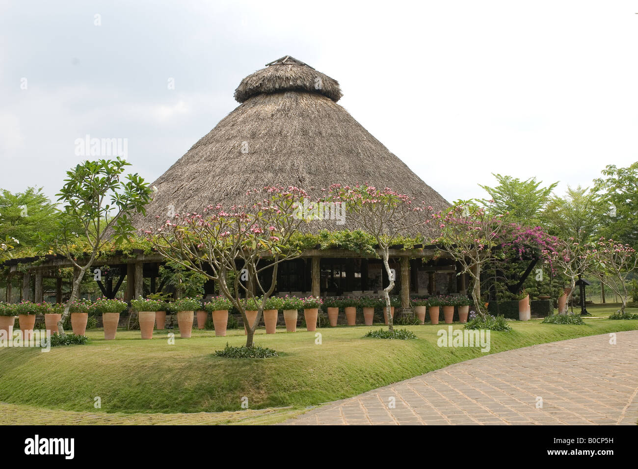 Leaf huts hi-res stock photography and images - Alamy