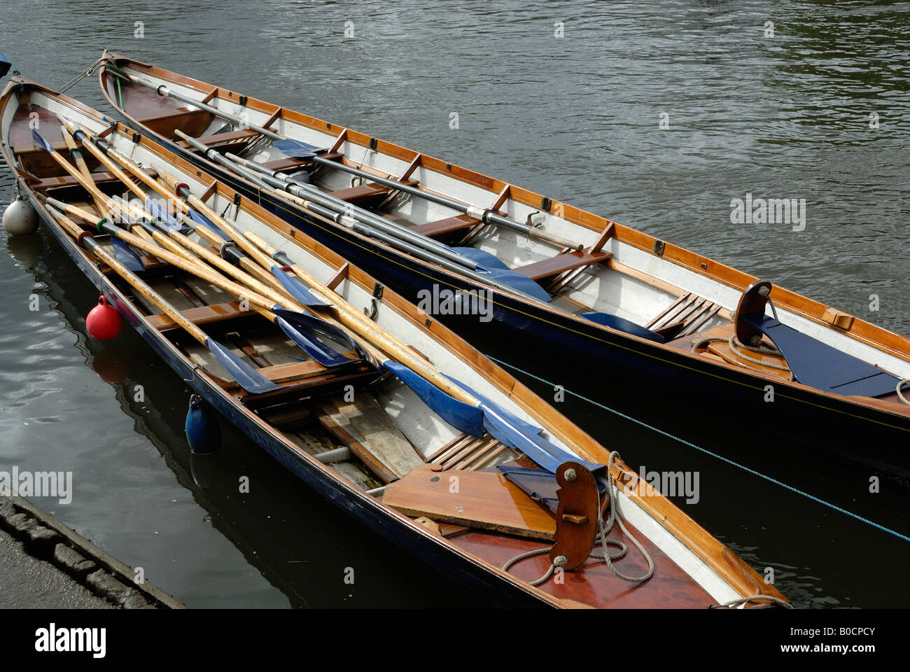 Boats thames hi-res stock photography and images - Alamy