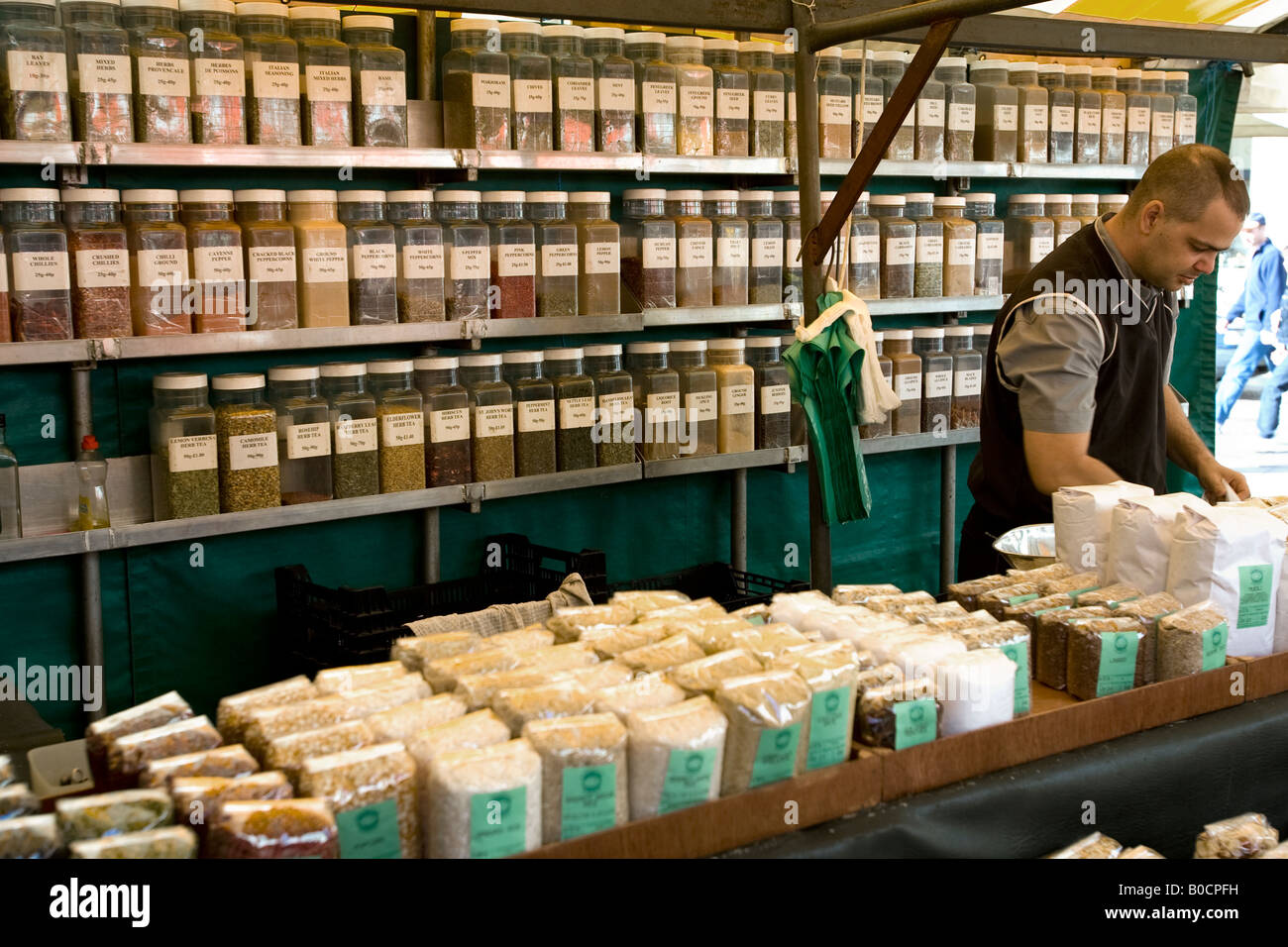 Market stall traders Stock Photo - Alamy