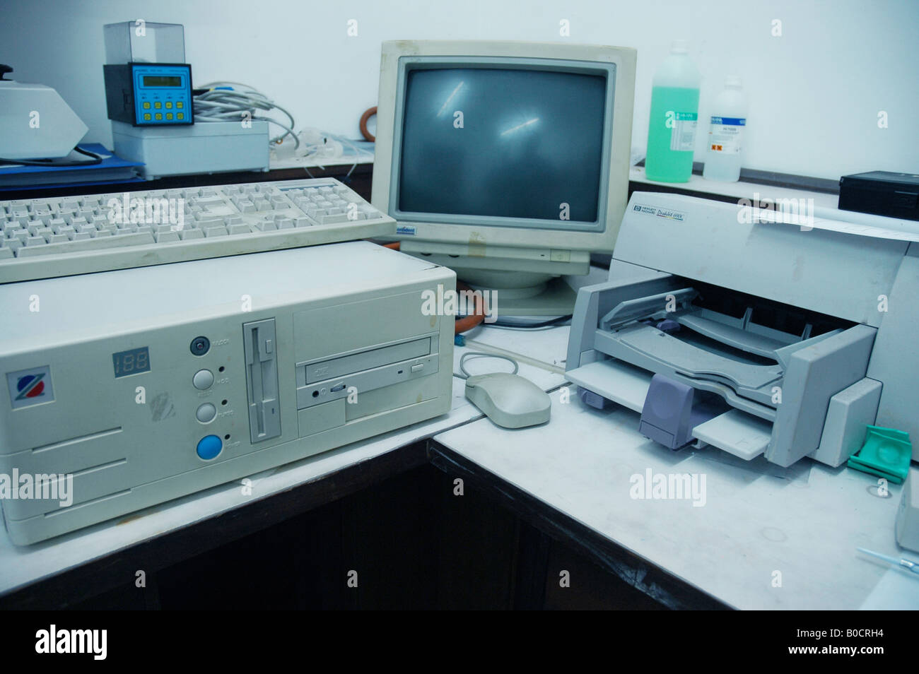 Periodic table old hi-res stock photography and images - Alamy