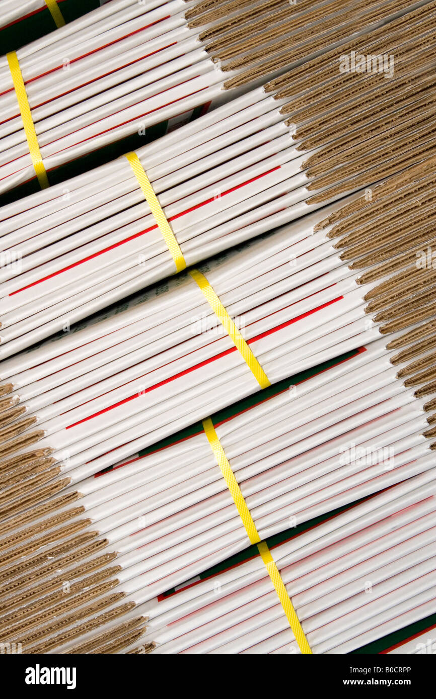 Diagonal patterns of kraft paper corrugated cartons Stock Photo - Alamy