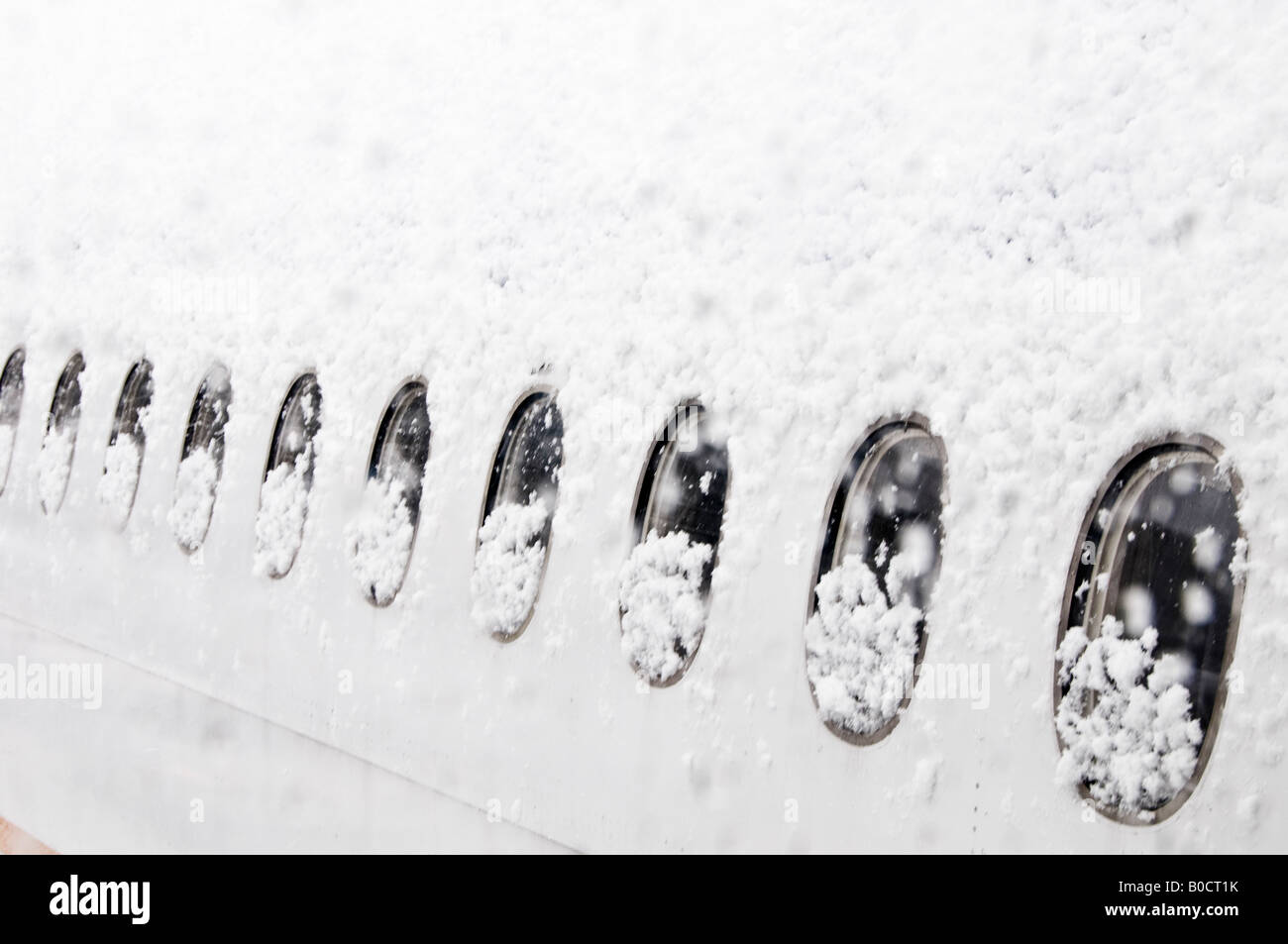 Gatwick snow plane hi-res stock photography and images - Alamy