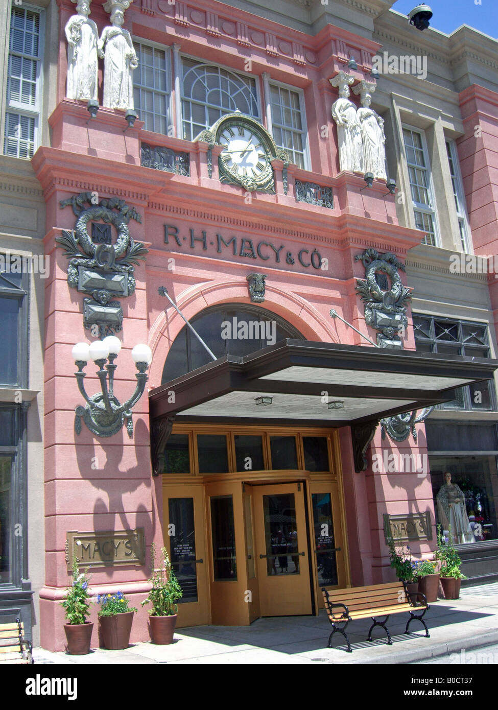 Universal Macy's building Stock Photo - Alamy