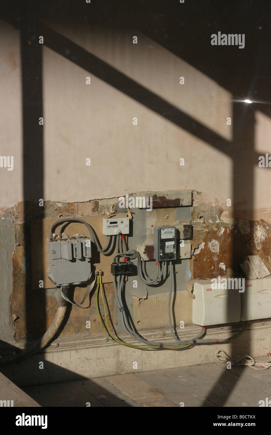 Empty room with electric plugs and cables on wall Stock Photo - Alamy