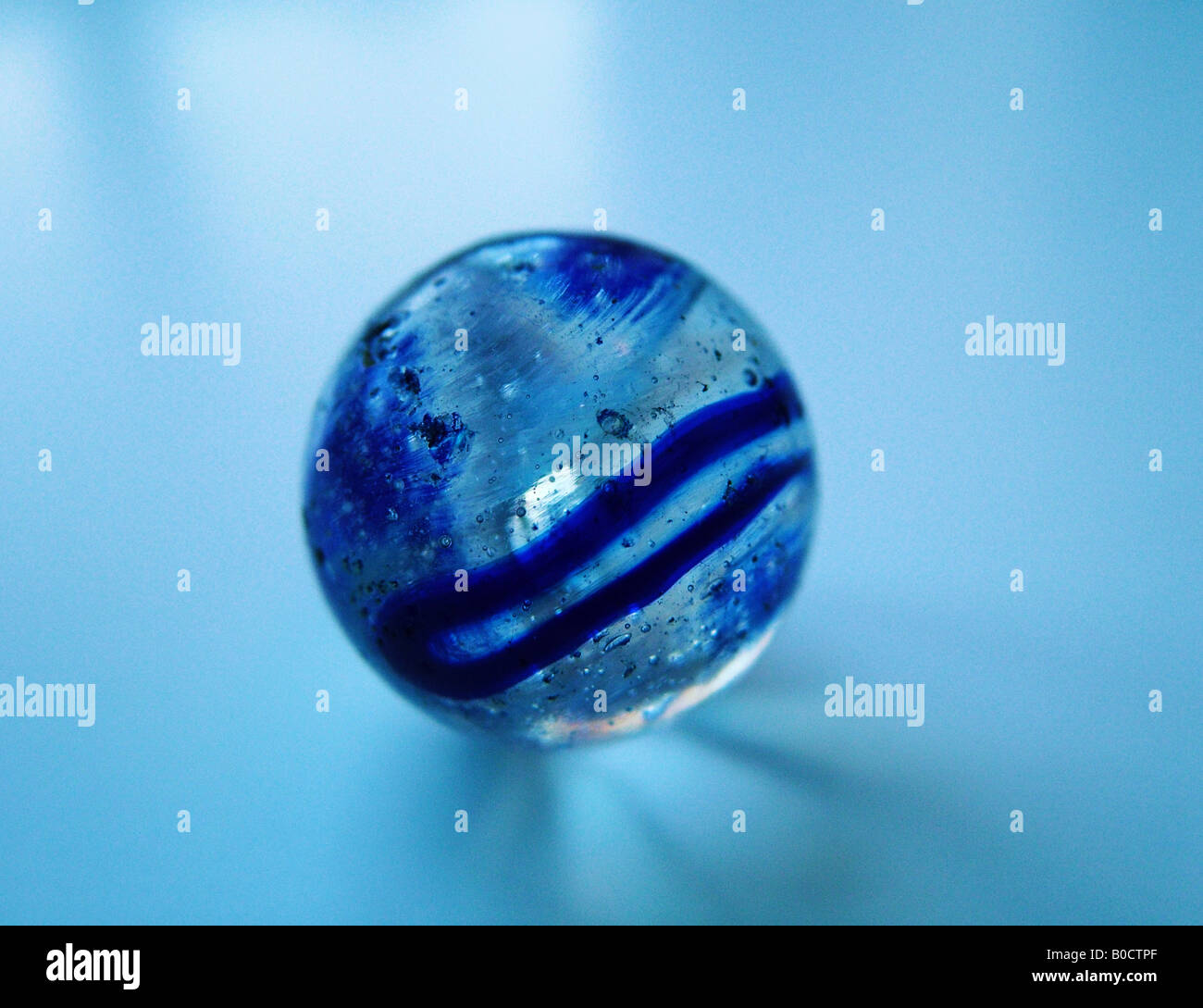 Glass marbles distortion hi-res stock photography and images - Alamy