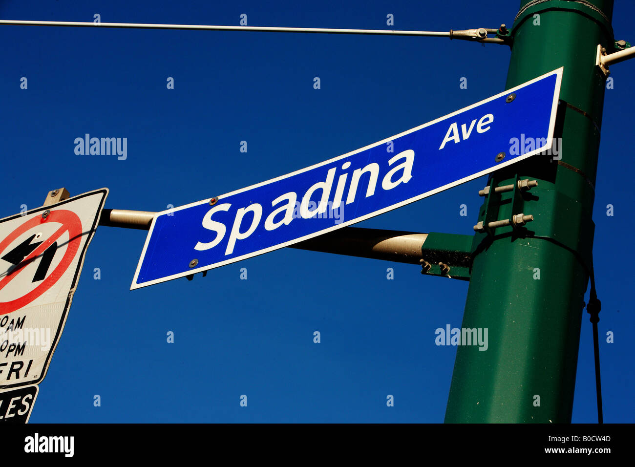 Spadina Avenue sign, toronto Stock Photo - Alamy