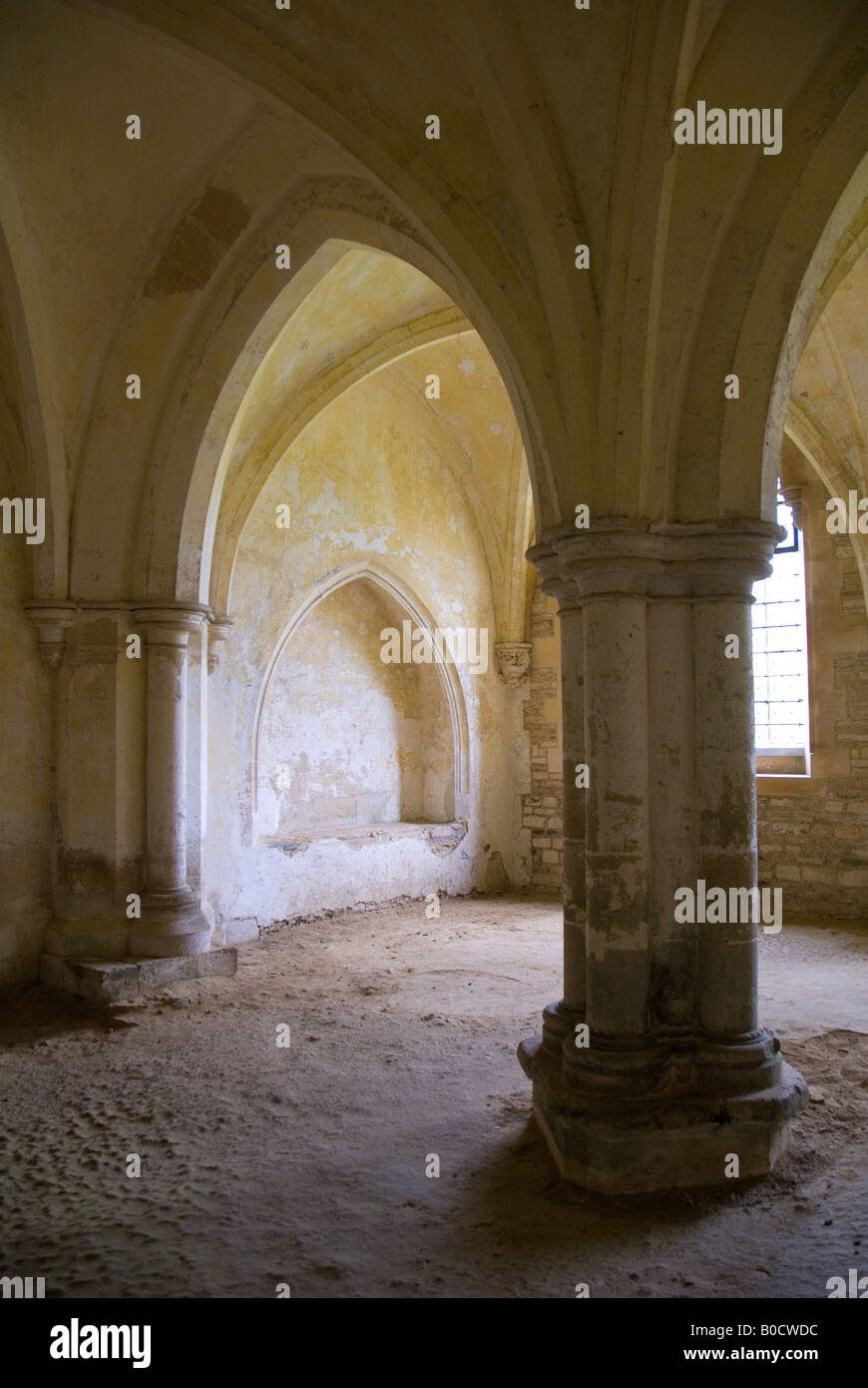Medieval cloisters hi-res stock photography and images - Alamy
