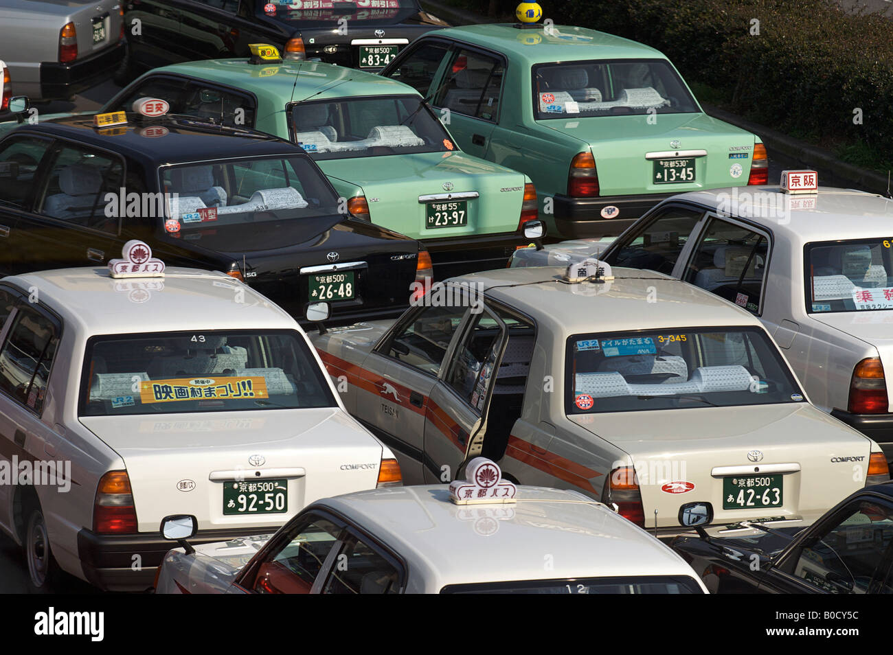 Taxi cab rank at Kyoto Station. Japan Stock Photo - Alamy