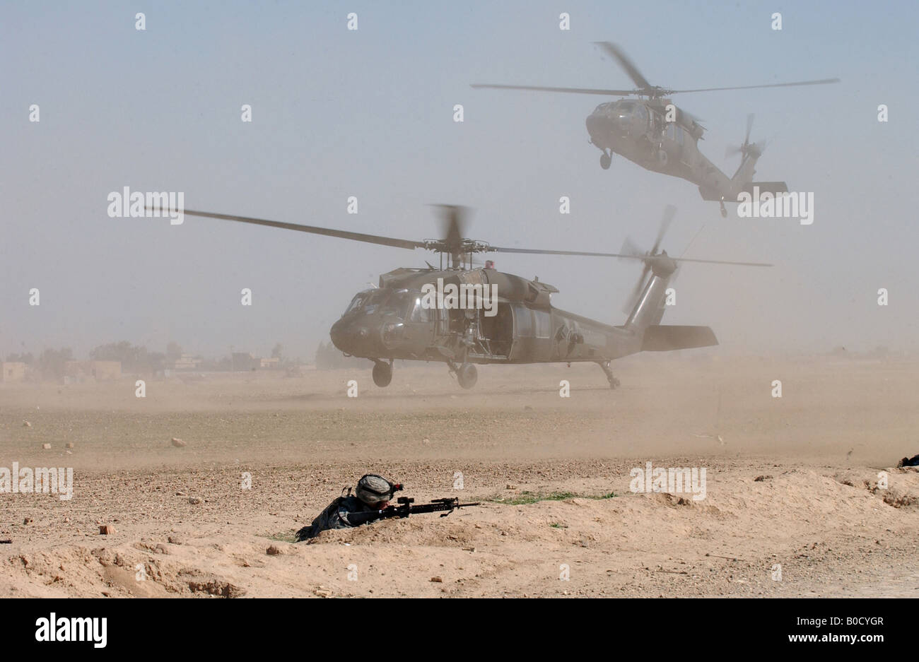 Black hawk helicopter iraq hi-res stock photography and images - Alamy