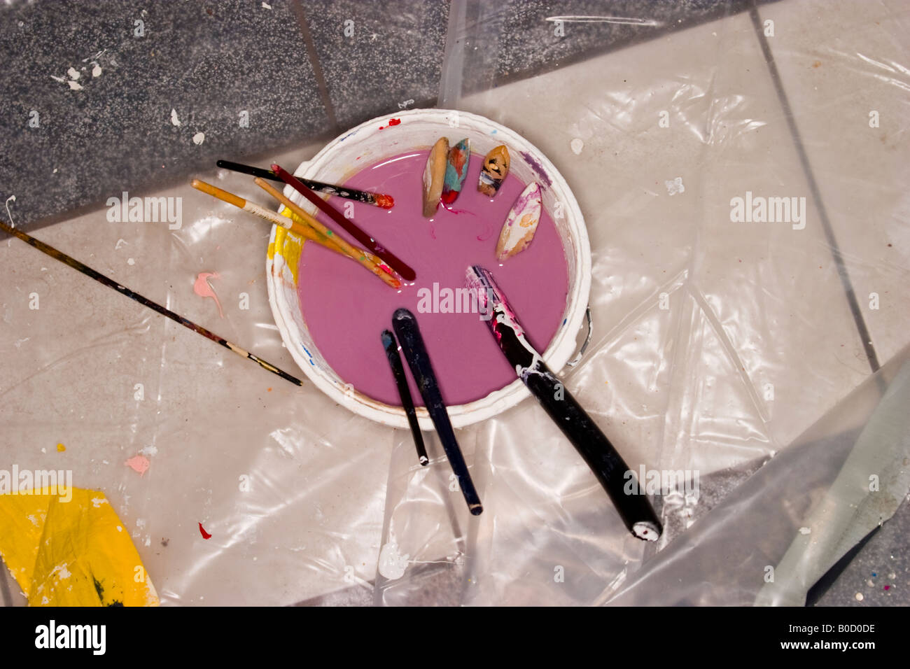 Washing paintbrushes hi-res stock photography and images - Alamy