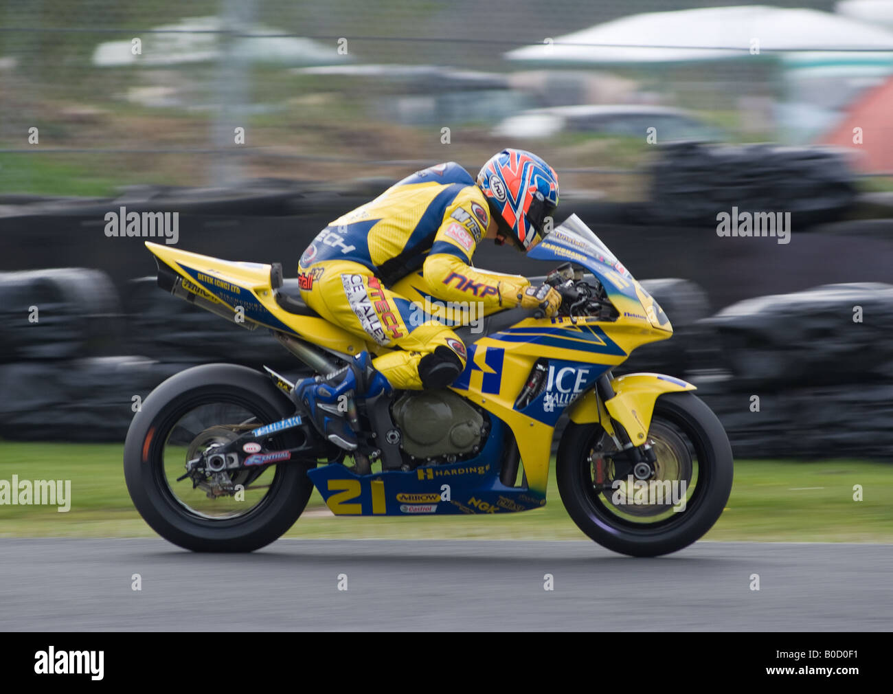Tom Tunstall Riding a Honda Motorbike in the British Superbike ...