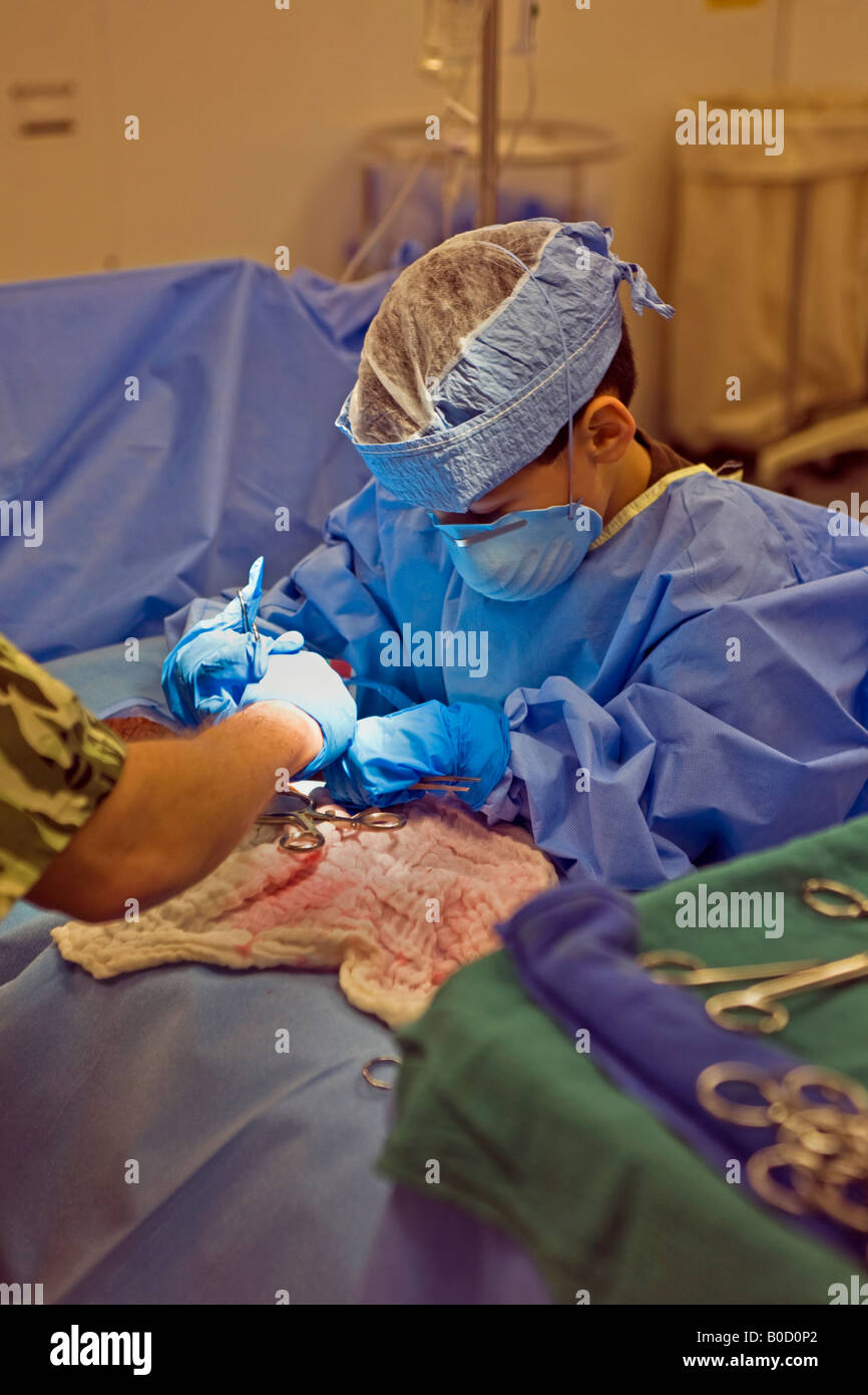 Army surgery hi-res stock photography and images - Alamy