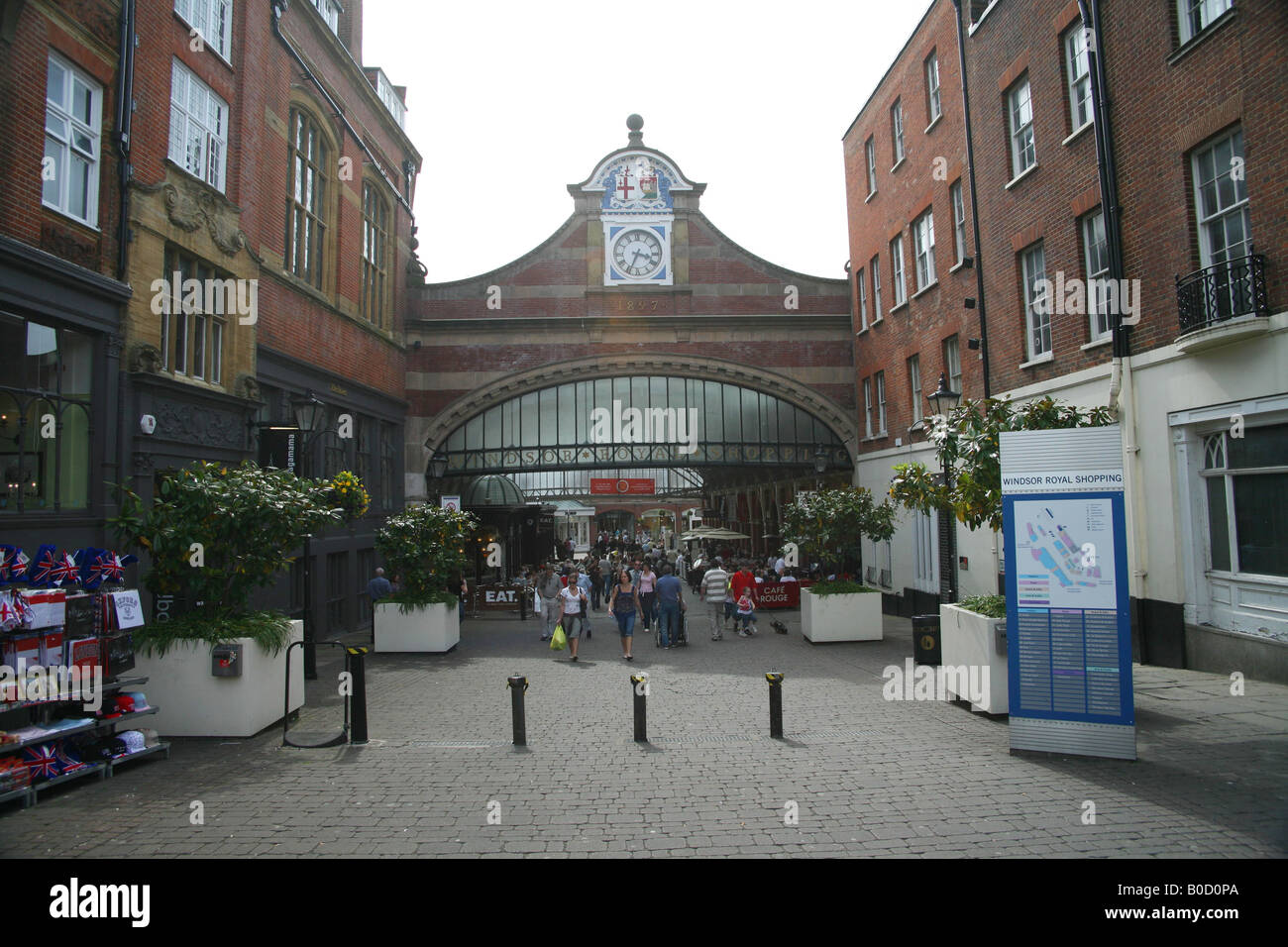 Royal windsor shopping centre hi-res stock photography and images - Alamy