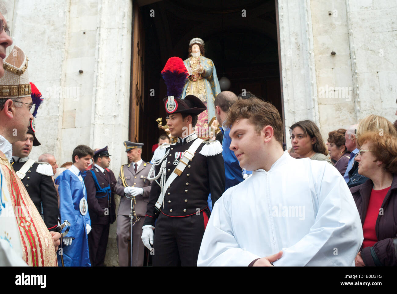 Traditional costume abruzzo hi-res stock photography and images - Alamy