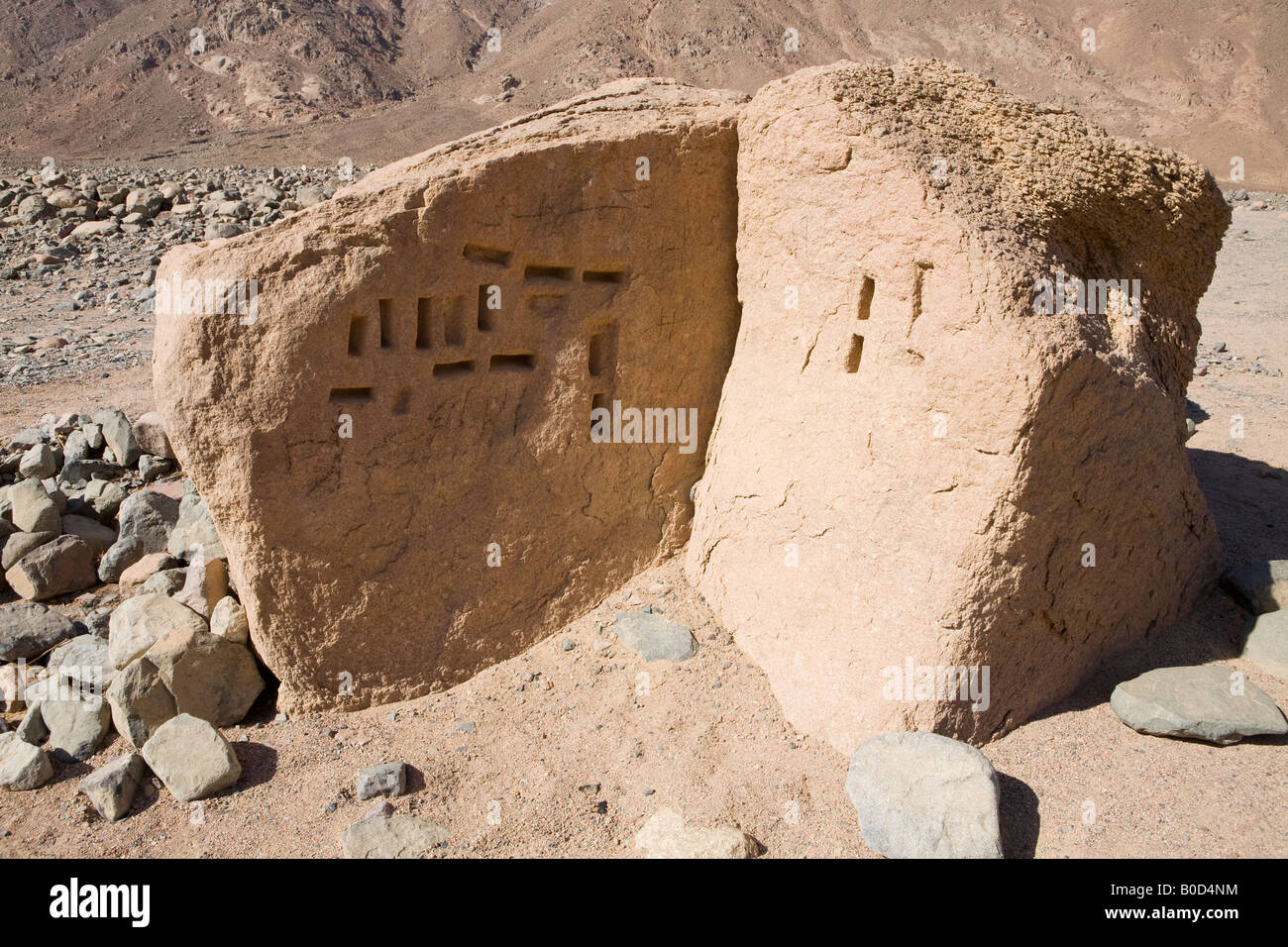 Ancient quarry marks on rock at the Roman town at Mons Porphyrites, Red ...