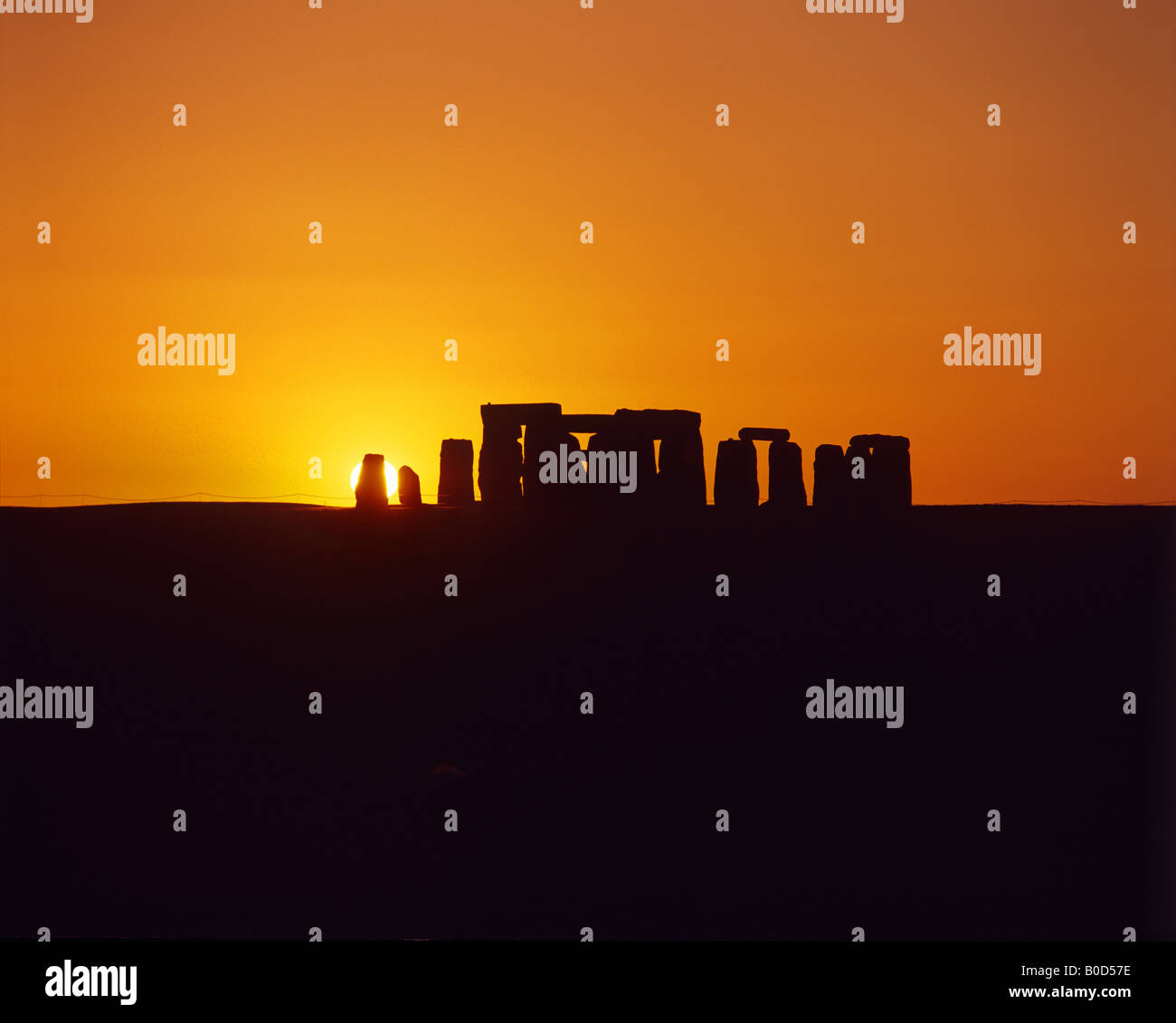 Over stonehenge hi-res stock photography and images - Alamy