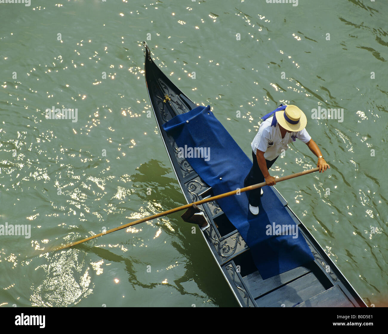 A Gondolier rowing Gondola Venice Italy Stock Photo - Alamy