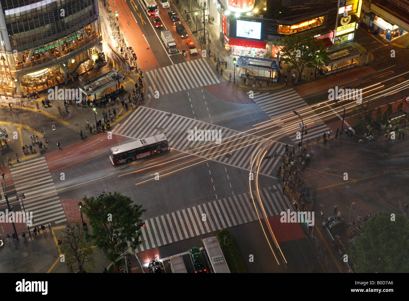 Shibuya Crossing at night, Tokyo Stock Photo - Alamy