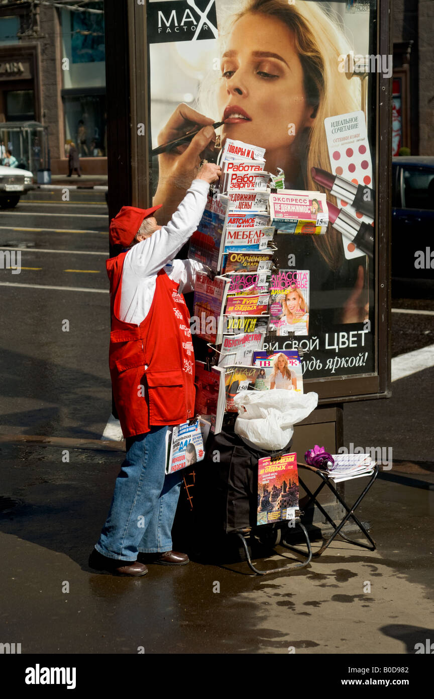 Magazine vendor hi-res stock photography and images - Alamy