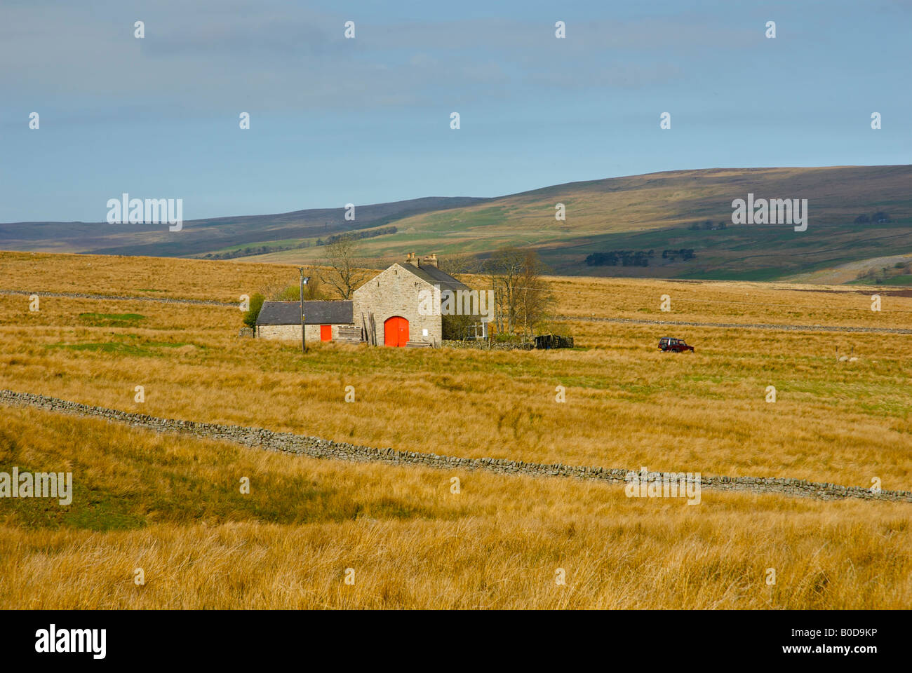 Isolated farmhouse uk hi-res stock photography and images - Alamy