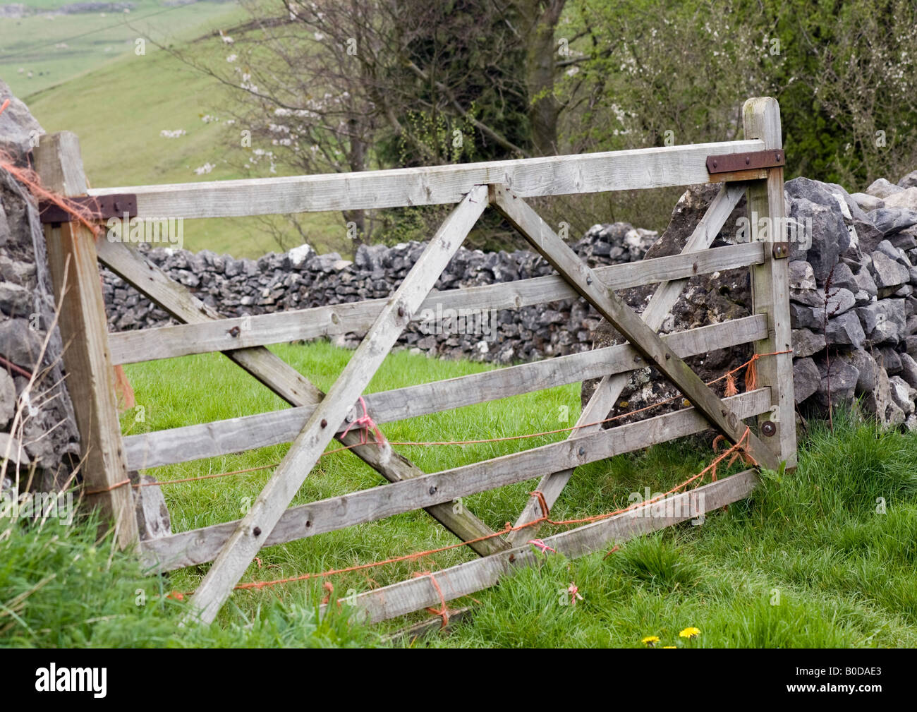 Derelict gate hi-res stock photography and images - Alamy