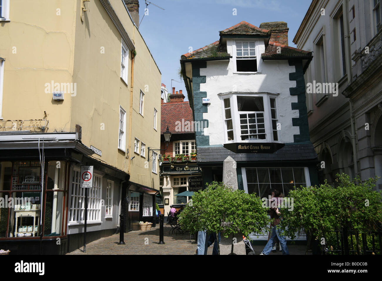 Crooked house Windsor, quaint little tea shop Stock Photo - Alamy