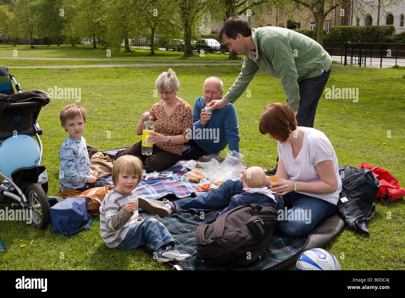 Visiting grandparents uk hi-res stock photography and images - Alamy