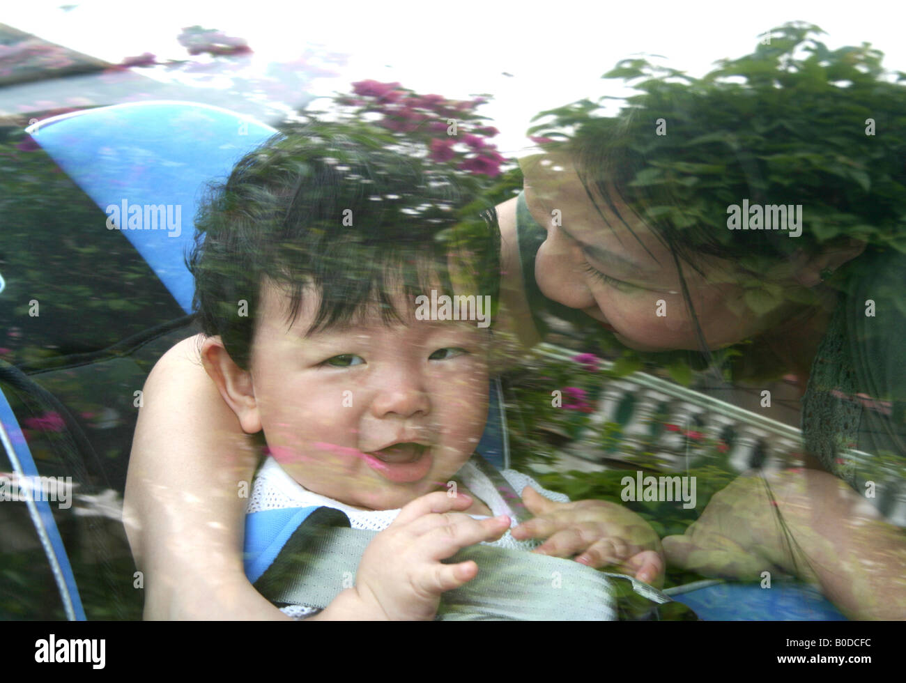 Mother and baby boy inside car Stock Photo - Alamy