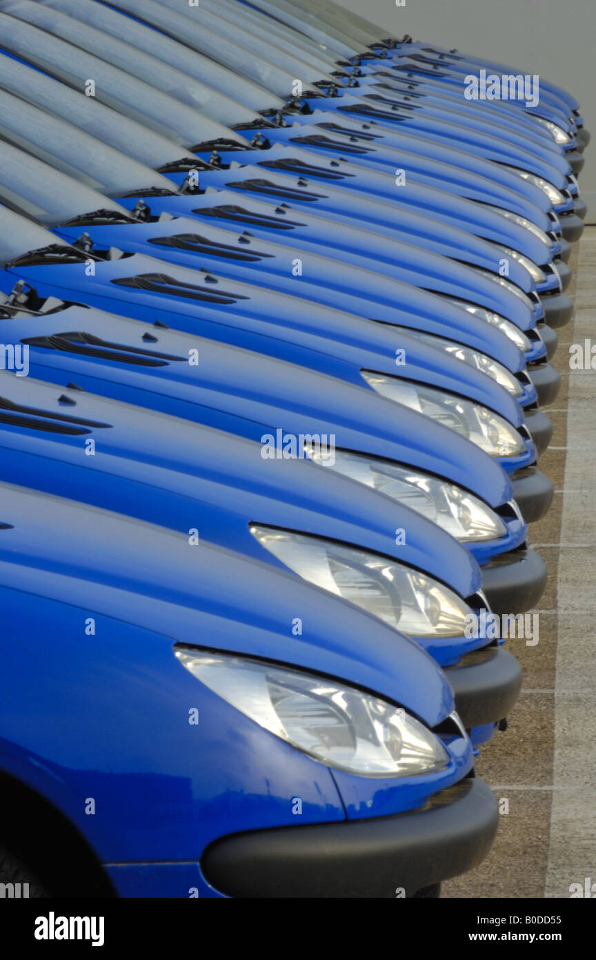 Cars in a line Stock Photo - Alamy