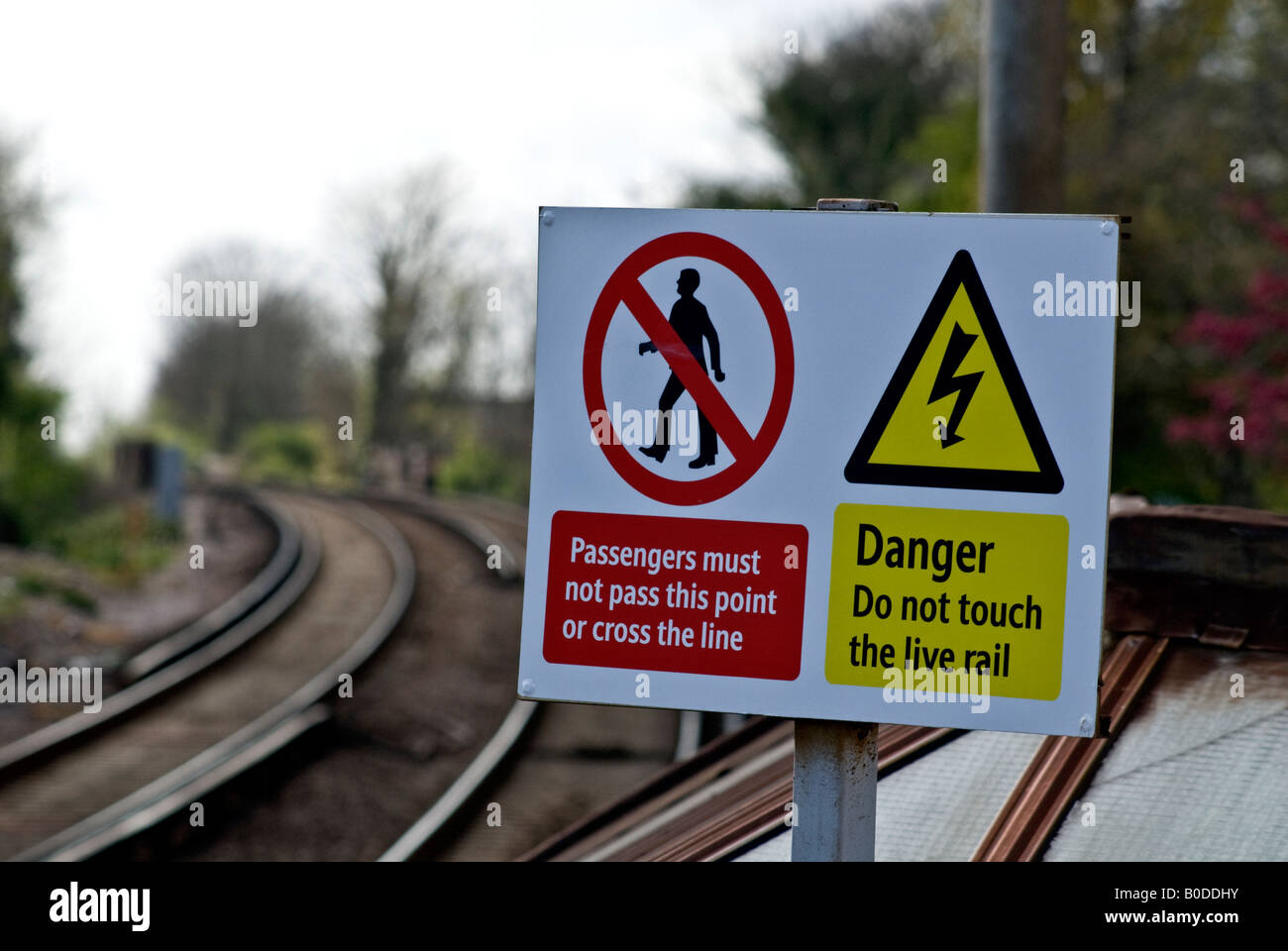 platform Public information signs Stock Photo - Alamy