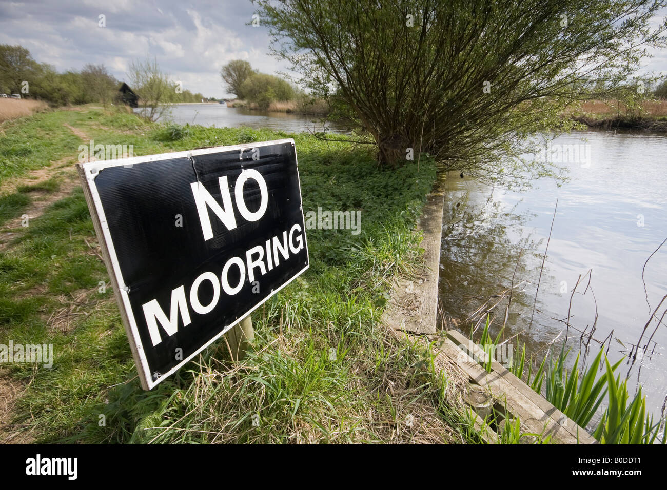Sign moor norfolk river boats boat hi-res stock photography and images ...