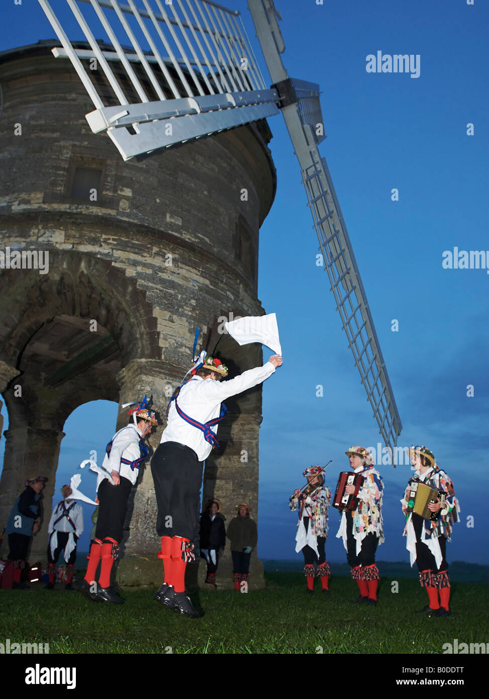 Mayday morris dancers greet the dawn at Chesterton Windmill ...