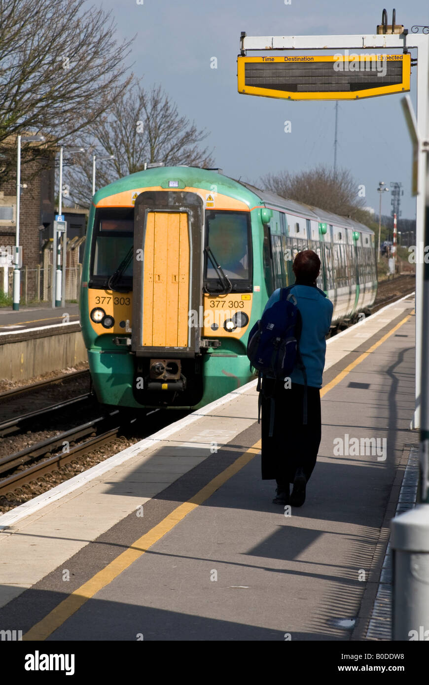 Platform train station hi-res stock photography and images - Alamy