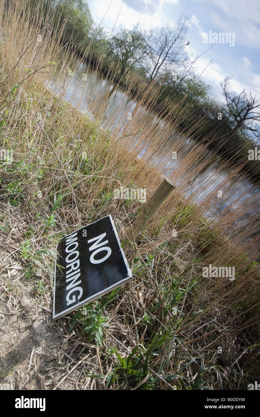 No mooring sign - Norfolk Broads Stock Photo - Alamy