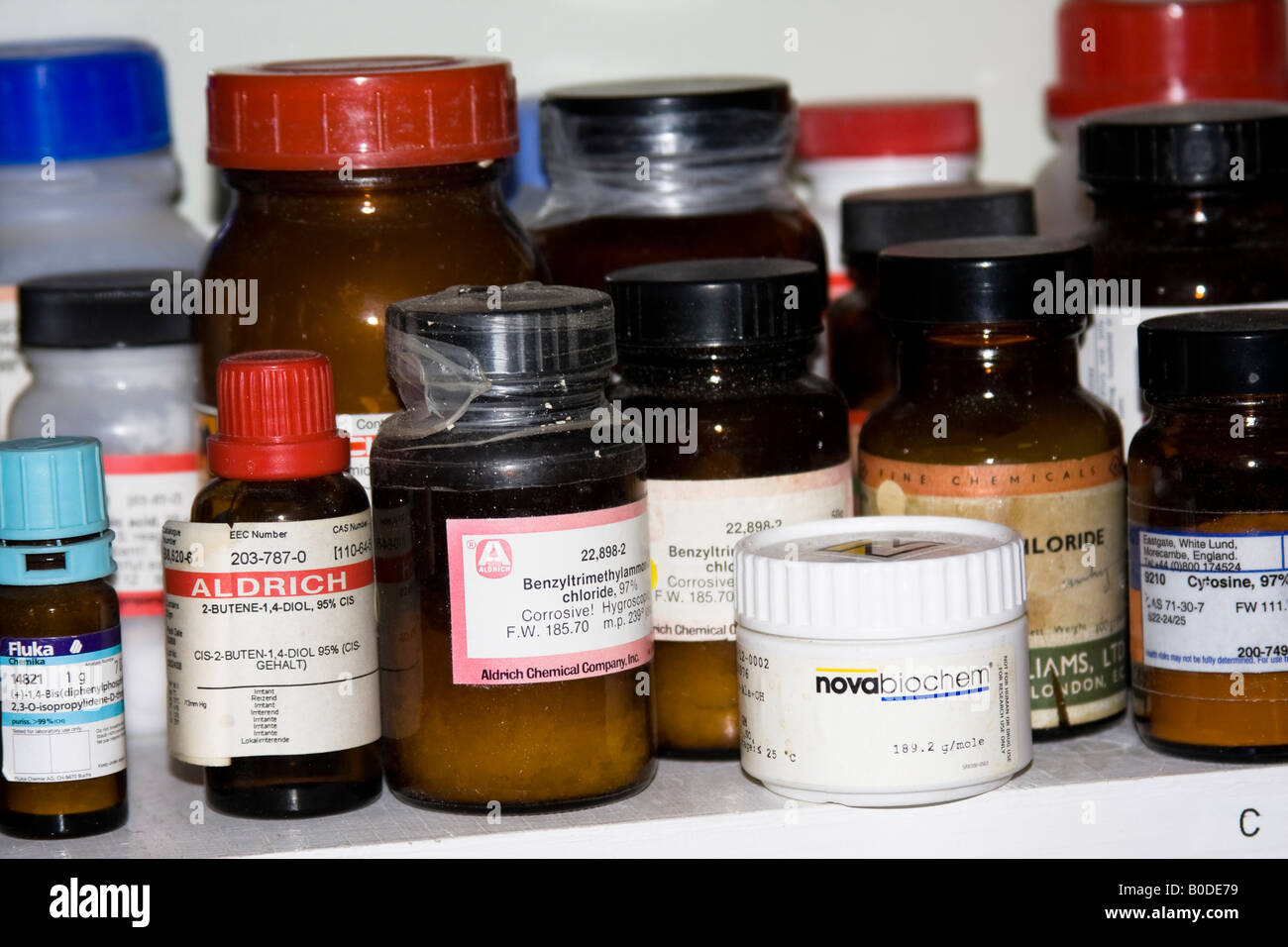 School science laboratory bottles chemicals hi-res stock photography ...