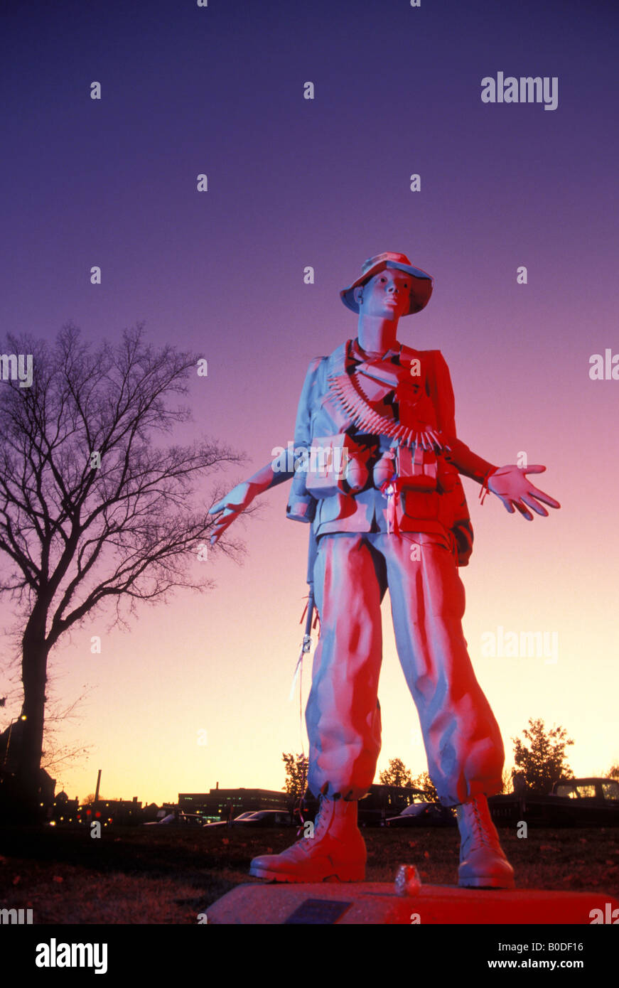 STATUE AT VIETNAM MEMORIAL, "WHY DO YOU FORGET US?" BY RODGER M. BRODIN ...
