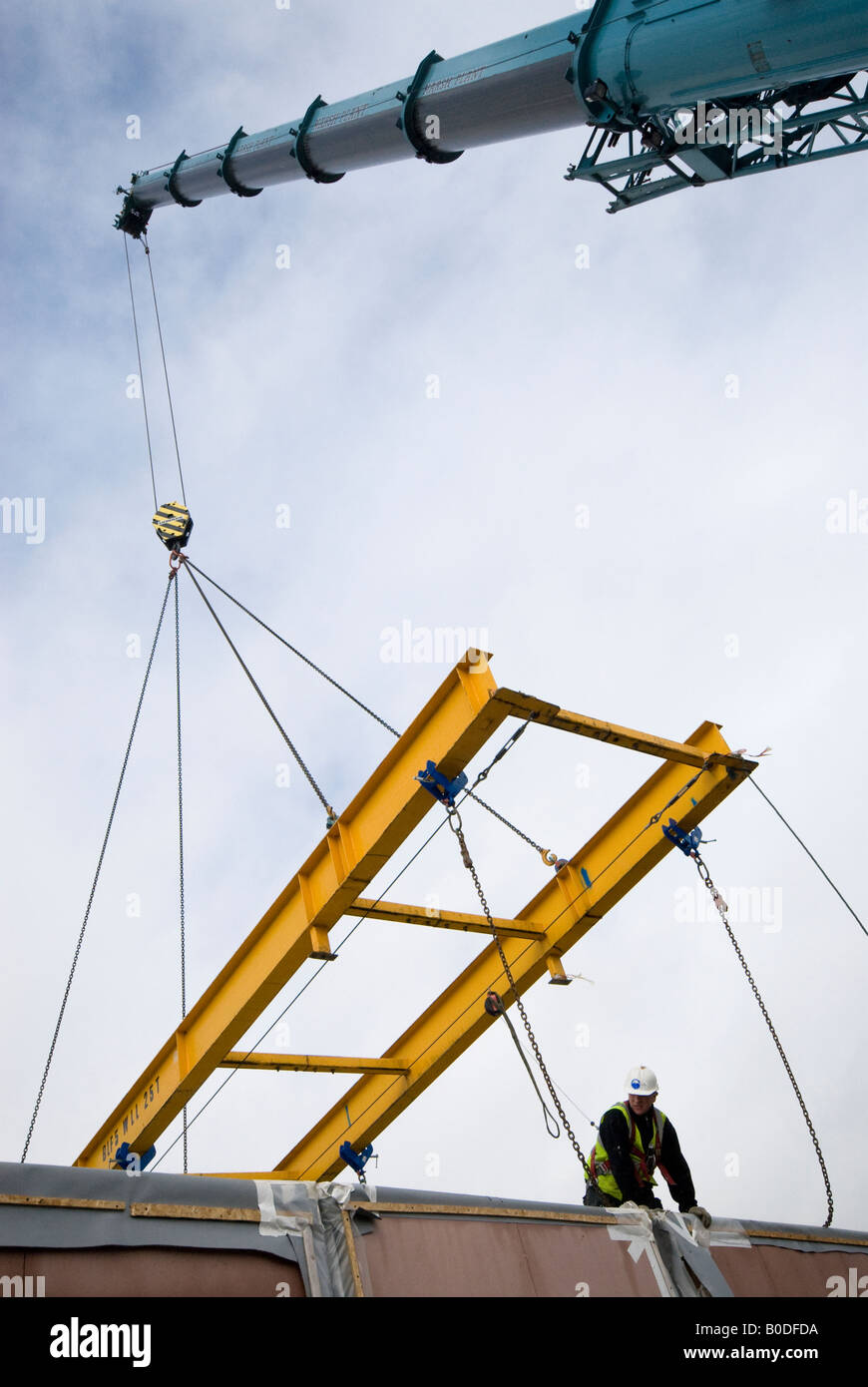 Attaching chains for crane lift to jib Stock Photo - Alamy