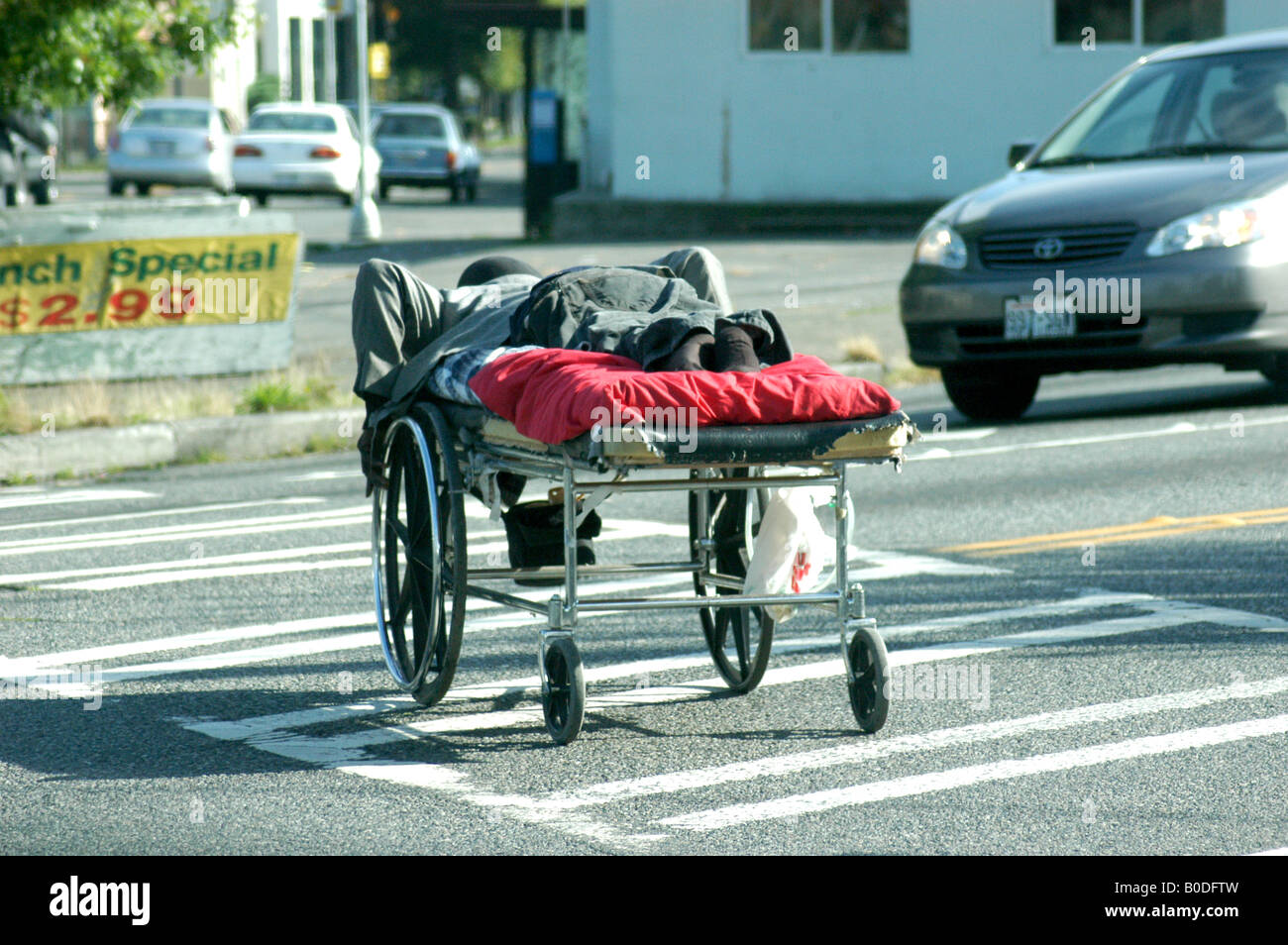 Homeless Wheelchair Stock Photos & Homeless Wheelchair Stock Images - Alamy