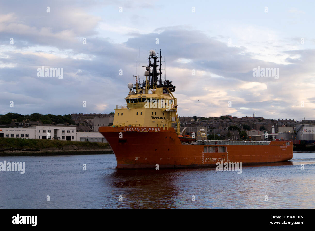 Oil rig support vessel leaving Aberdeen Harbour Stock Photo - Alamy