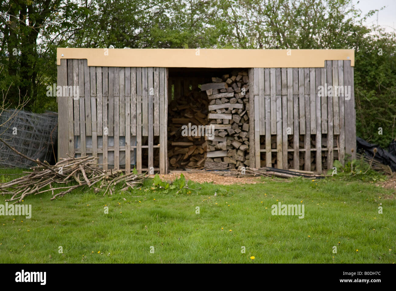 Log shed hi-res stock photography and images - Alamy