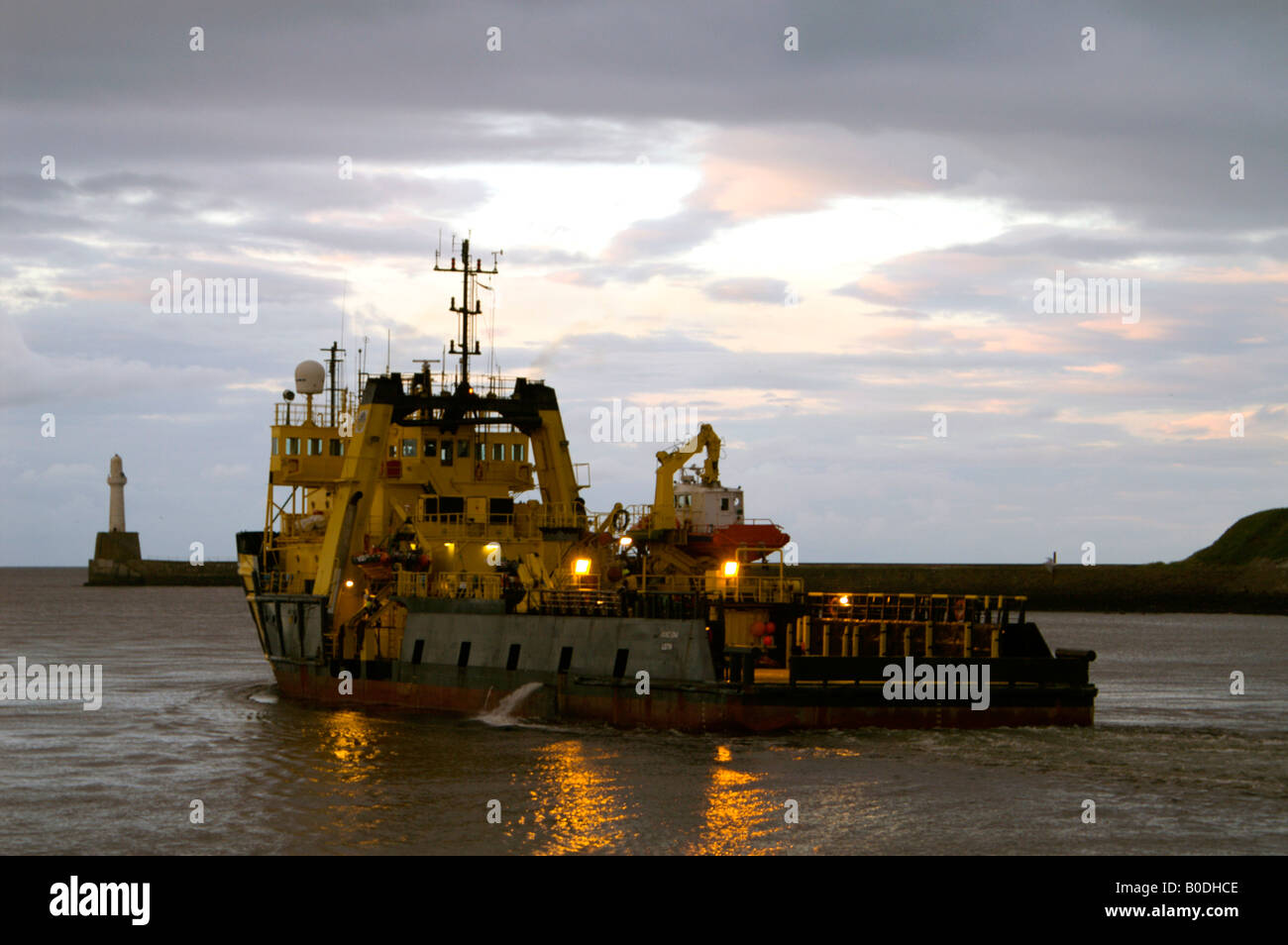 Oil rig support vessel leaving Aberdeen Harbour Stock Photo - Alamy