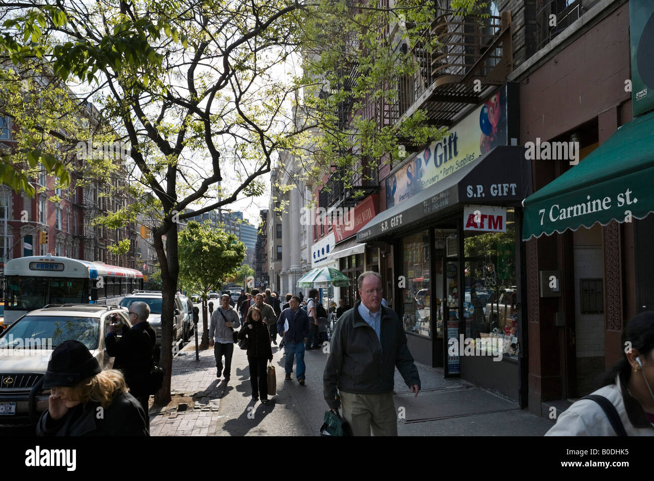 Crowded village square hi-res stock photography and images - Alamy