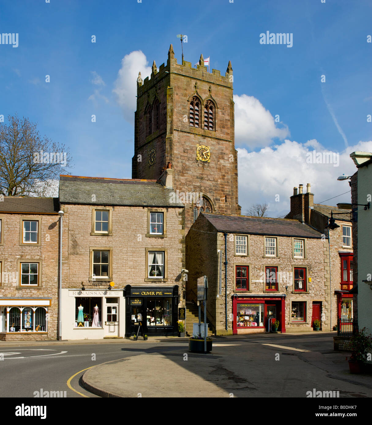 St Stephen's church overlooking shops, Kirkby Stephen, Cumbria, England ...