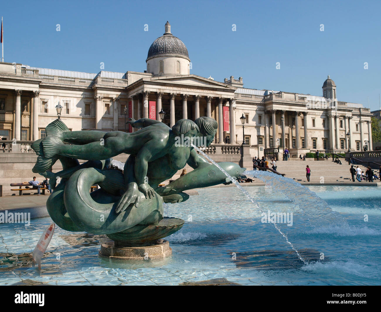 Fountain in Trafalgar Square London Stock Photo - Alamy