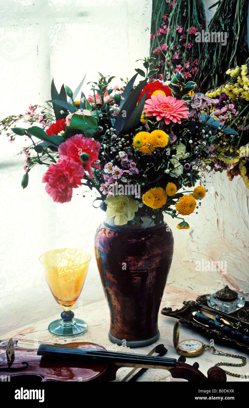 Vase of flowers with violin in window Stock Photo - Alamy