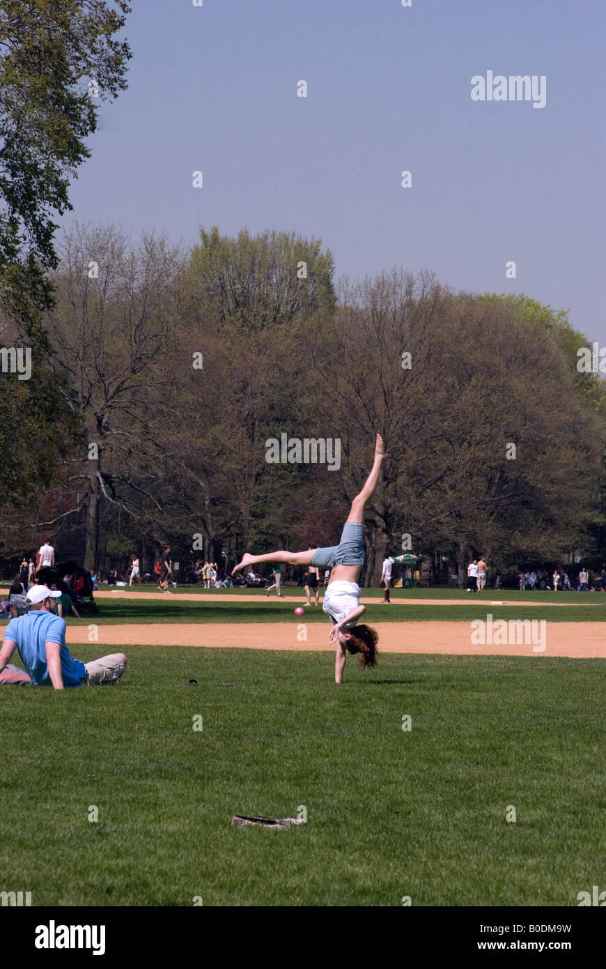 Cartwheel upside hi-res stock photography and images - Alamy