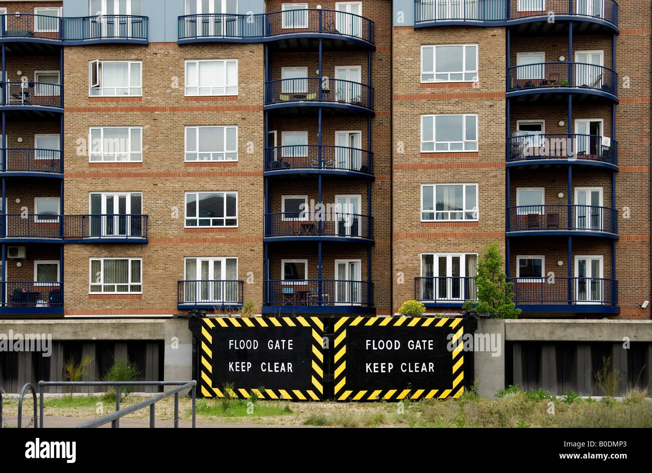 River Thames erosion tide Grays tidal flood floodgates modern housing ...