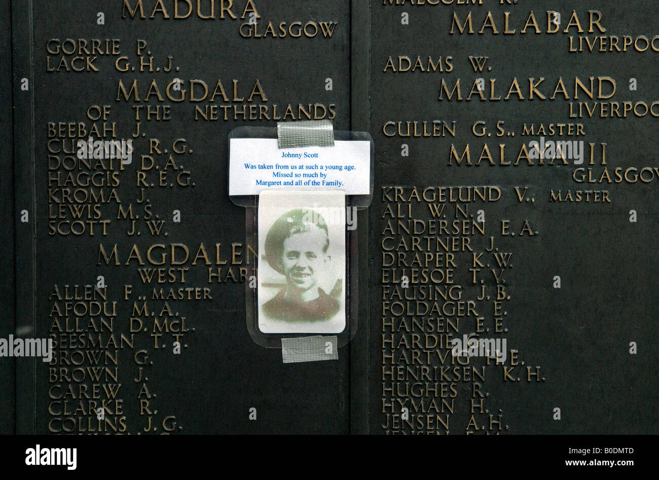 COMMONWEALTH WAR GRAVES COMMISSION CWGC TOWERHILL MEMORIAL WW2 WW1 ...