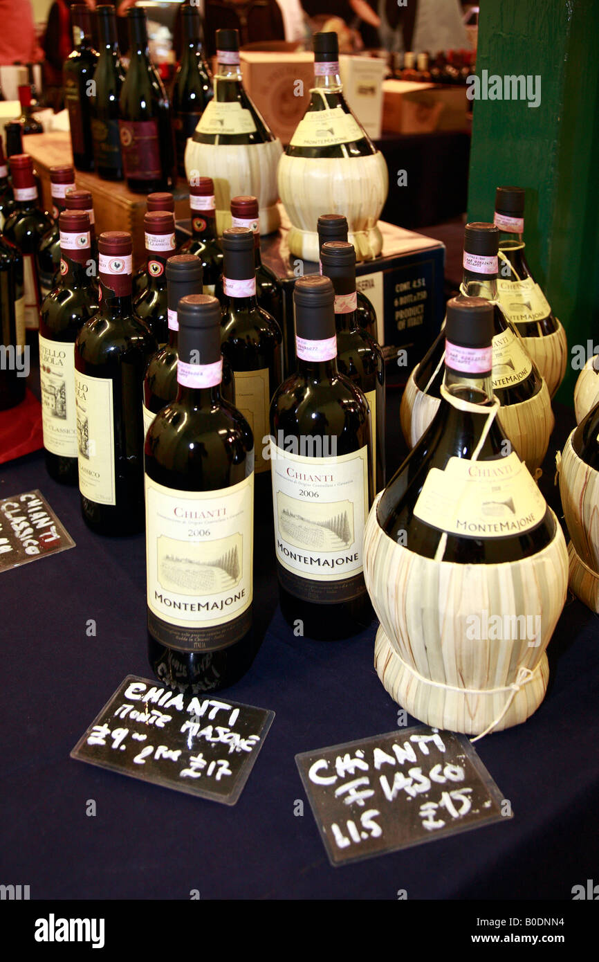 Bottle of chianti hi-res stock photography and images - Alamy